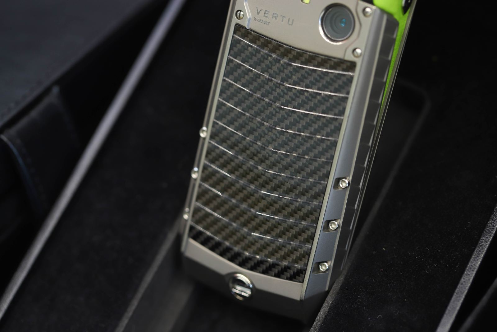 Điện thoại Vertu Ascent X Titanium Carbon Fibre Black And Green - Vertu ...