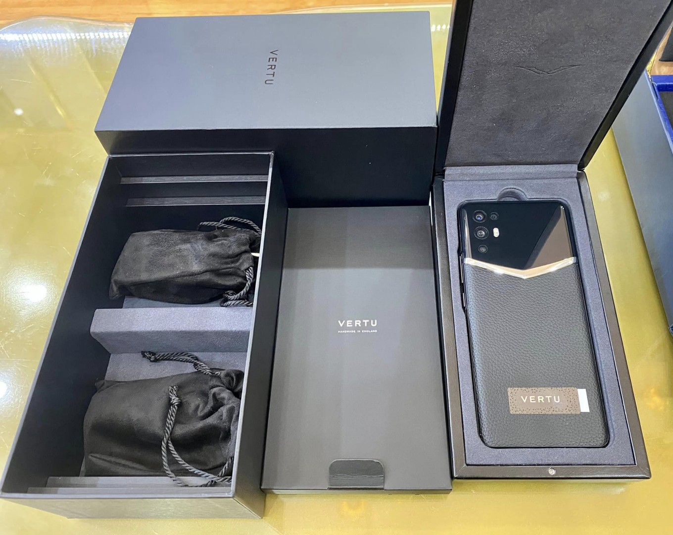 Điện thoại iVertu 5G Da Bê Màu Xanh likenew 99% - Vertu Việt Nam