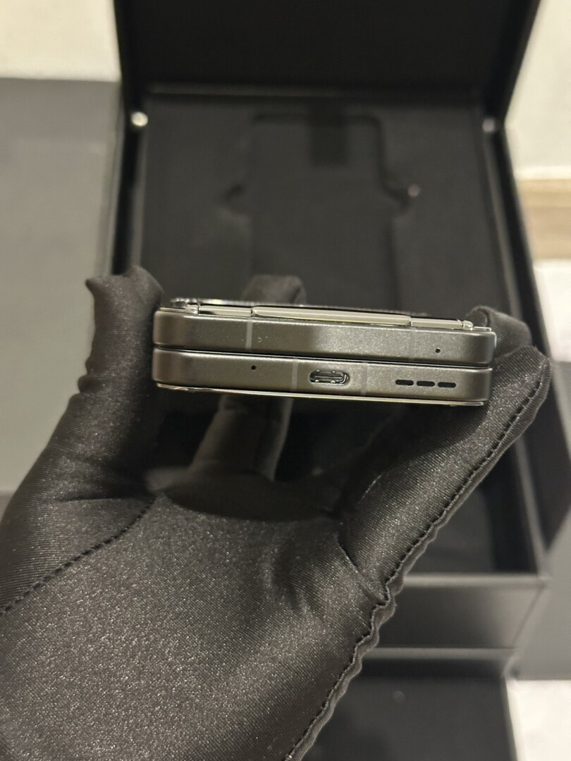 Điện Thoại Vertu Iron Flip Jade Black 99% - Vertu Việt Nam