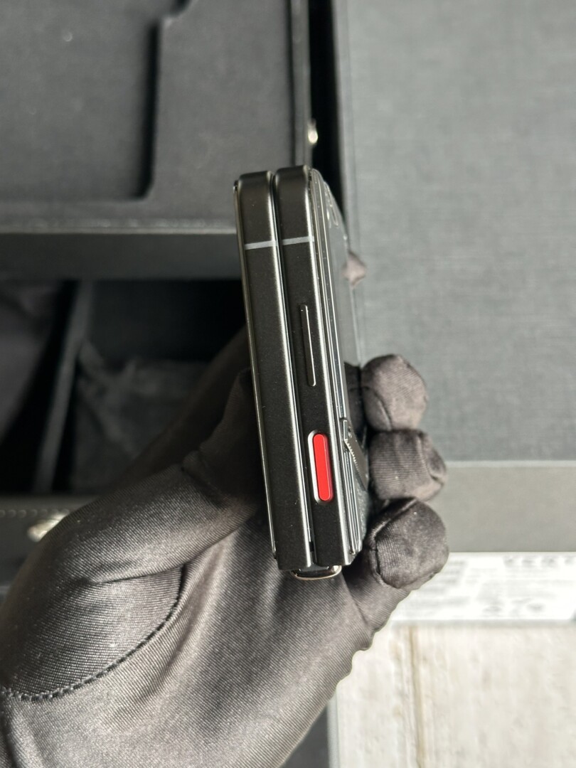 Điện Thoại Vertu Iron Flip Jade Black Lưng Bọc Da Bò 99% - Vertu Việt Nam