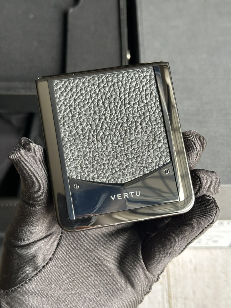 Điện Thoại Vertu Iron Flip Jade Black Lưng Bọc Da Bò 99% - Vertu Việt Nam