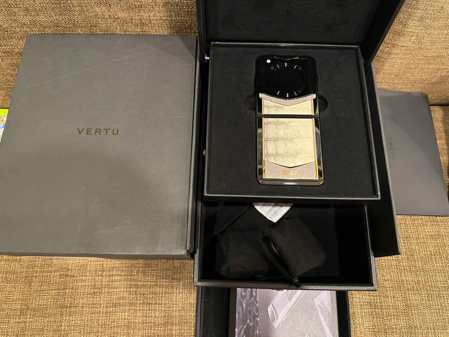 Vertu Iron Flip Diamionds Rose Gold 18k Lưng Bọc Da Cá Sấu Hymlaya ...