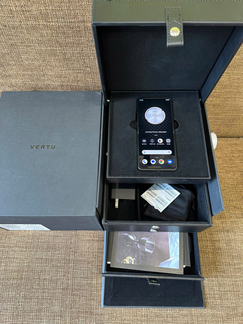 Điện Thoại Vertu Iron Flip Jade Black Máy Đẹp 99% - Vertu Việt Nam